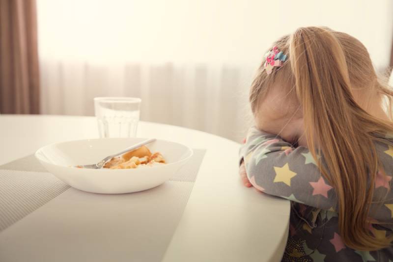 8 Best Tips On How To Get A Child To Eat When They Refuse